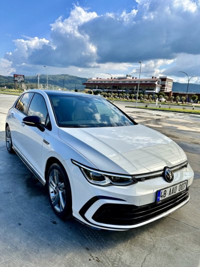 Golf 8 R-Line 1.0 etsi ile yeniden Golf’e döndüm.